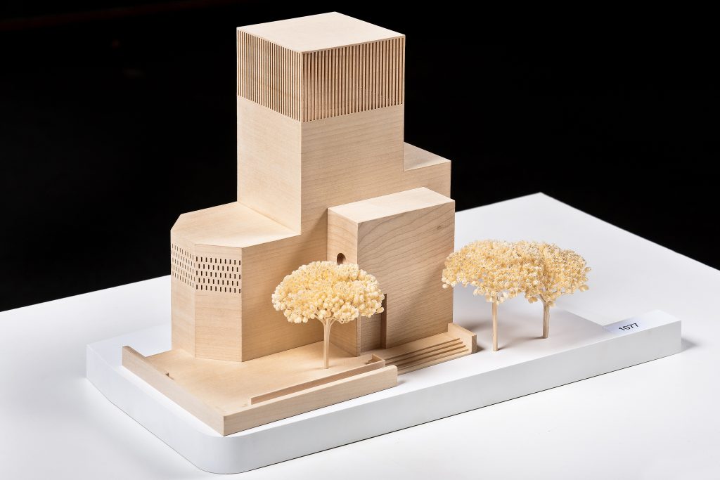 Ein Imam und eine jüdische Theologin vom Mehrreligionenhaus das Berlin ...